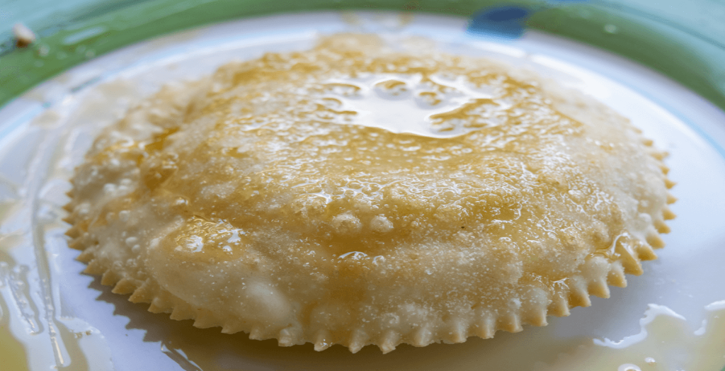 Seadas, ein traditionelles sardisches Dessert - SardinianLife.de